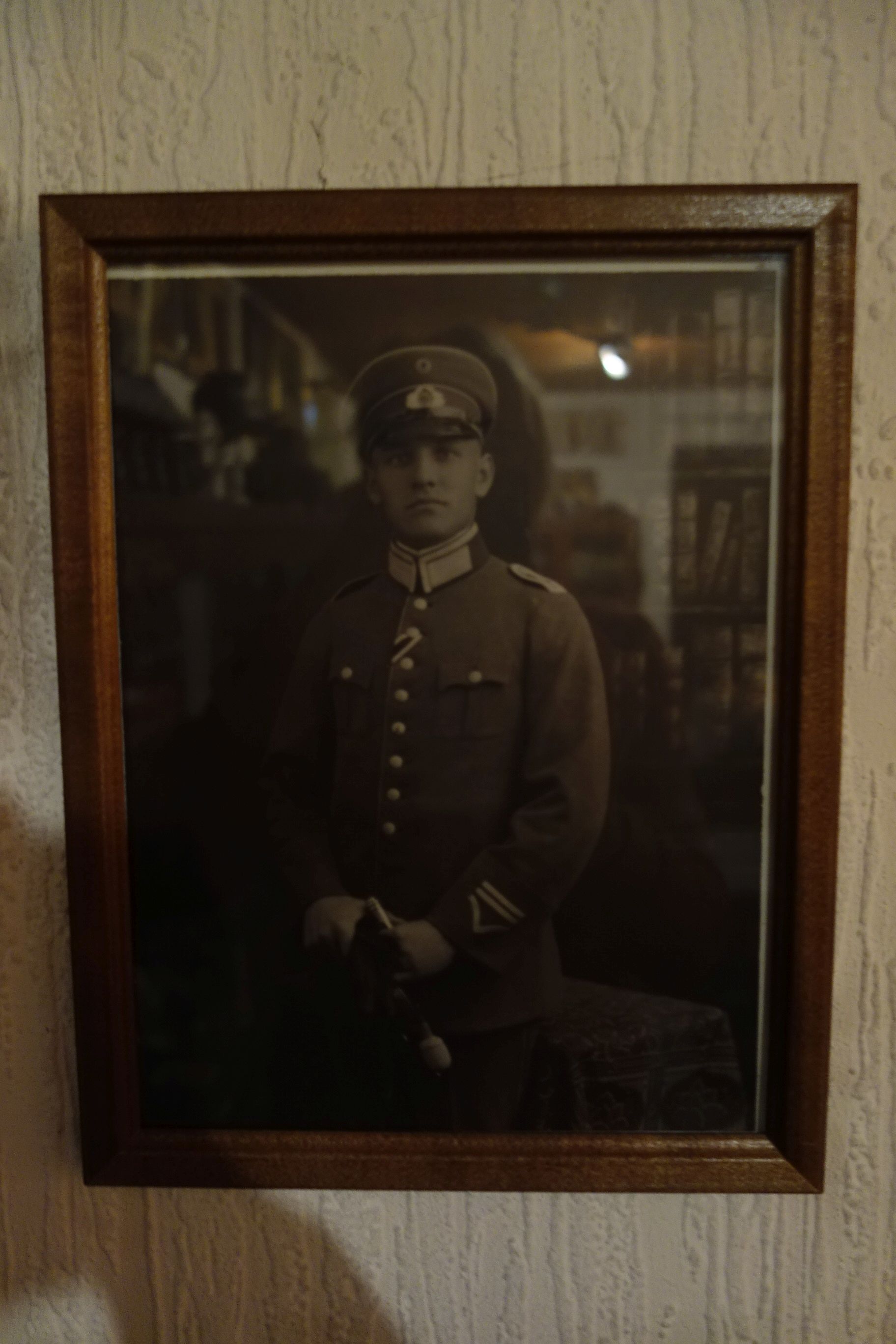Weimar Foto Feldwebel in Uniform - Schirmmütze | stephan-militaria
